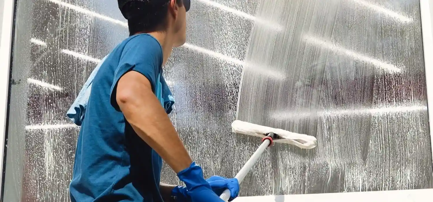 Get Best Glass Cleaning Services | Shafaf Cleaning